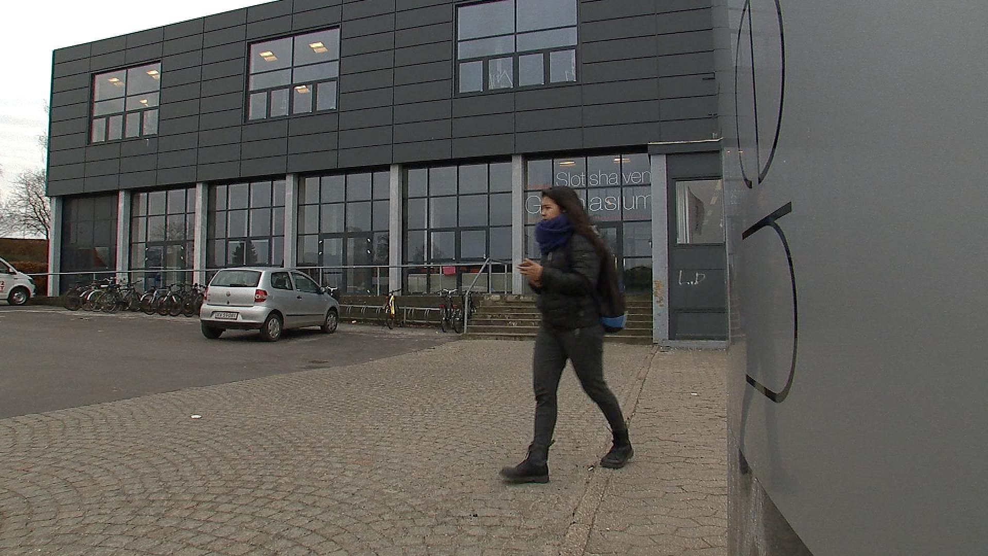 Gymnasium med 700 elever lukker - underviser ramt af coronavirus | TV2 ØST Gymnasium med 700 elever lukker - underviser ramt af coronavirus | TV2 ØST